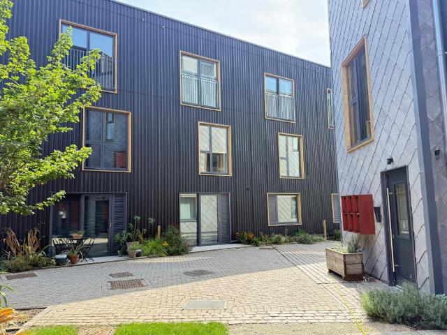 Cutlers Gardens, Sheffield, South. 1 bed flat to rent £1,050 pcm £242 pw