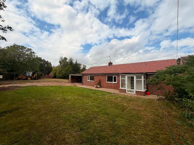 CV36, 2 bed bungalow to rent, £1,350 pcm | PrimeLocation