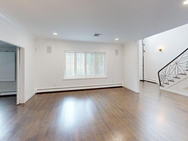 Cynthia Rd, Newton, Home For Sale