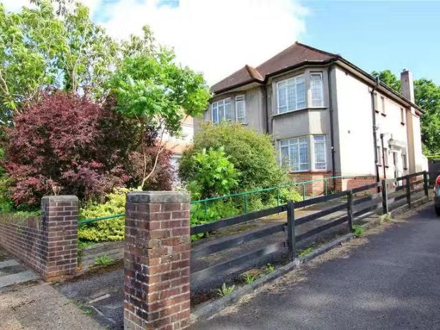 Cyncoed Place, Cyncoed, Cardiff, CF23 2 bed maisonette for sal.