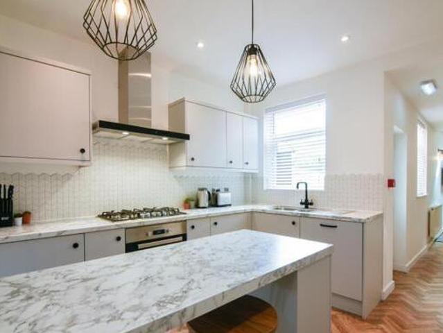 Cycle Road, Lenton, 6 Bedroom End