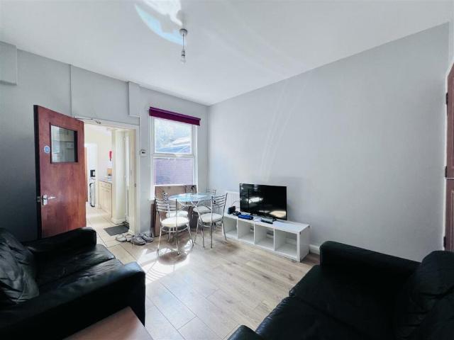 Cycle Road, Lenton NG7 4 bed house to rent £1,912 pcm £441 pw