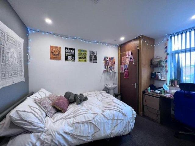 Cycle Road 6 bed house share to rent £3,114 pcm £719 pw