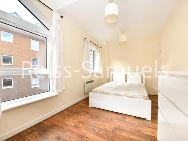 Cyclops Mews, Canary Wharf,London E14 5 bed house to rent £3,500 pcm £808 pw