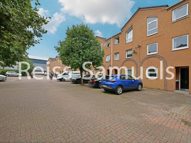 Cyclops Mews, Canary Wharf,London E14 5 bed terraced house to rent £4,767 pcm £1,100 pw
