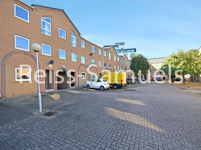 Cyclops Mews, Isle Of Dogs, Canary Wharf, London E14, 7 bed terraced house to rent, £5,460 pcm | PrimeLocation