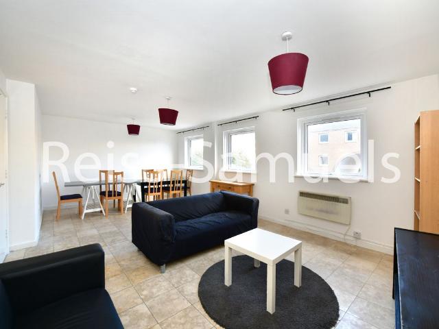Cyclops Mews, Isle Of Dogs, Canary Wharf, London E14, 7 bed terraced house to rent, £6,067 pcm | PrimeLocation