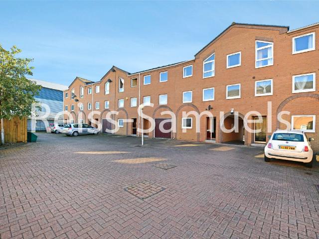 Cyclops Mews, Isle Of Dogs, Canary Wharf, London E14, 7 bed terraced house to rent, £6,067 pcm | PrimeLocation