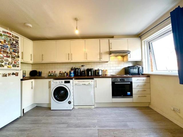 Cyclops Mews, London E14 5 bed terraced house to rent £4,117 pcm £950 pw