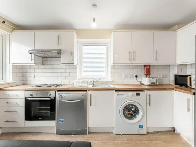 Cyclops Mews, London E14 5 bed terraced house to rent £4,333 pcm £1,000 pw