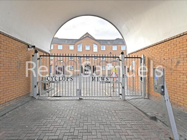 Cyclops Mews, London E14 5 bed end of terrace house to rent £4,983 pcm £1,150 pw