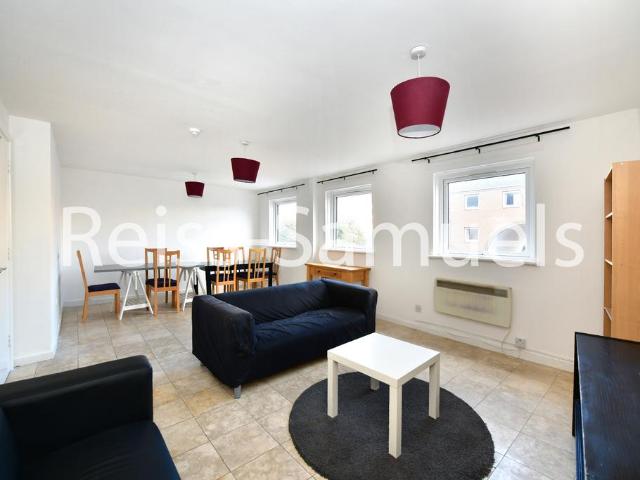 Cyclops Mews, London E14 7 bed terraced house to rent £5,460 pcm £1,260 pw