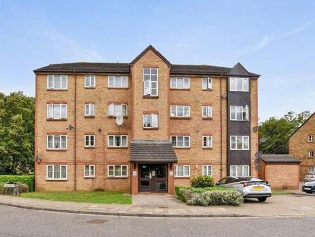 Cygnet Close, London, 2 Bedroom Flat
