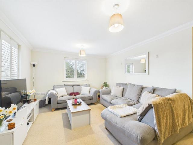 Cygnet House, Boulters Court. 2 bed flat to rent £1,650 pcm £381 pw