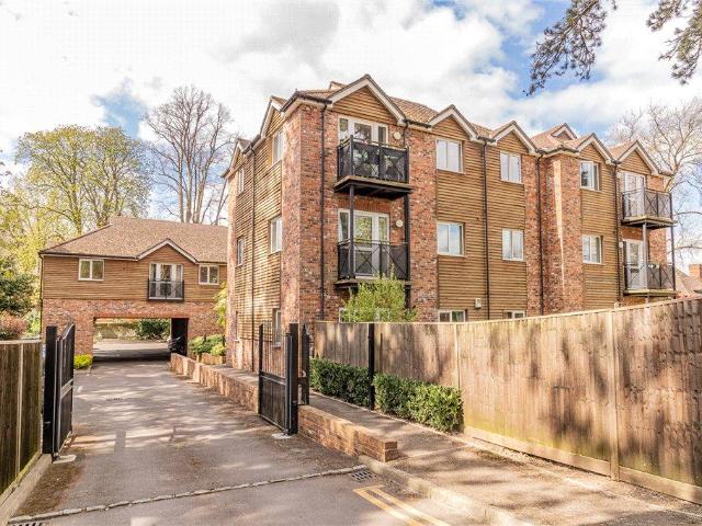 Cygnet House, Boulters Court. 2 bed flat to rent £1,650 pcm £381 pw