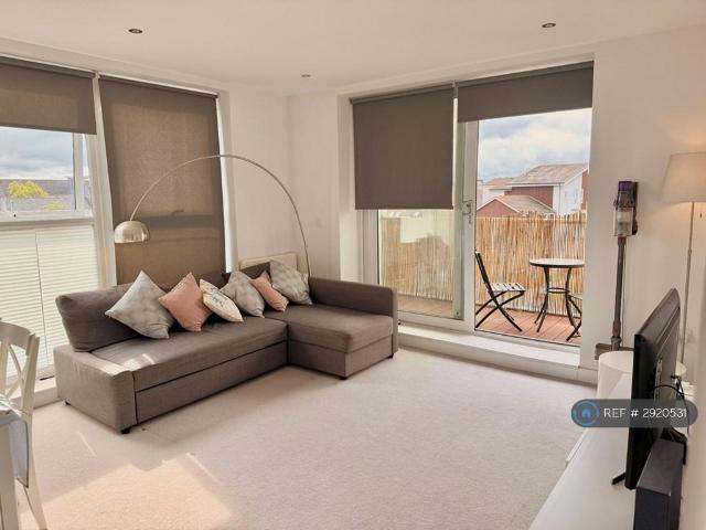 Cygnet House, Reading, RG2 2 bed flat to rent £1,650 pcm £381 pw