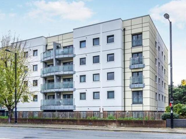 Cygnus Court, Brighton Road, 2 Bedroom Flat