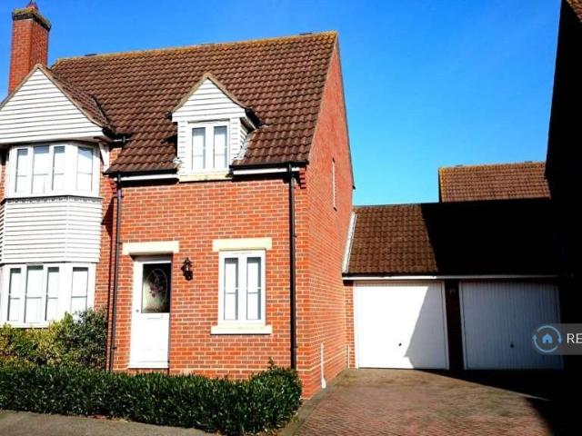 Cypress Court, Dunmow, CM6 3 bed detached house to rent £1,875 pcm £433 pw