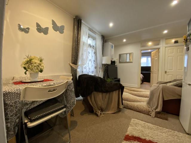 Cyril Crescent, Roath CF24, 1 bed flat to rent, £700 pcm | PrimeLocation