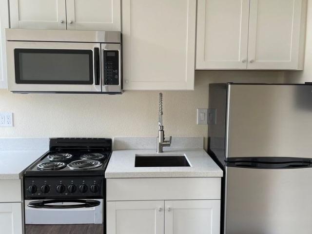 D01804MA Hodges Building Studio Apartment for Rent at 1804 Hewitt Ave, Everett, WA 98201 Port Gardner