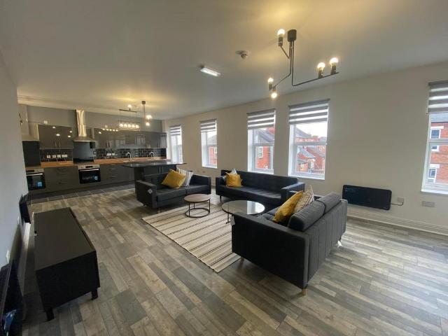 D Beaconsfield Street, Nottingham, NG7 5 bed flat to rent £2,708 pcm £625 pw