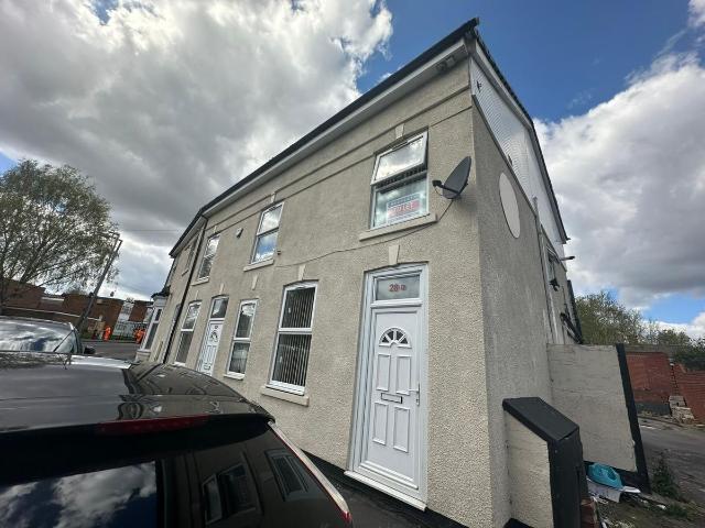 d Lyndon, West Bromwich B71, 3 bed flat to rent, £1,200 pcm | PrimeLocation