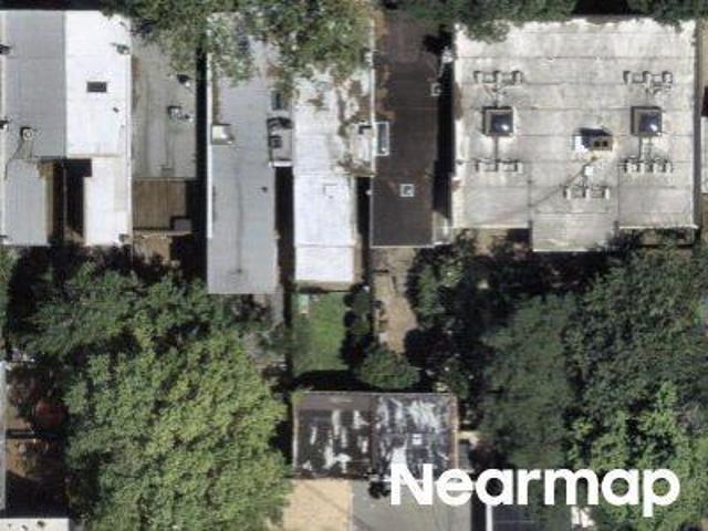 D St NE
