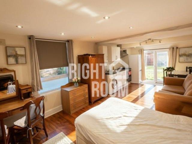 D 8 Maidenhead Road, Windsor 1 bed in a house share to rent £1,340 pcm £309 pw