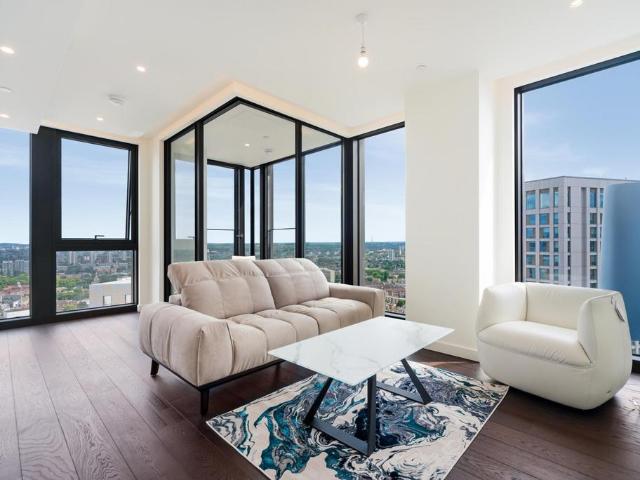 Damac Tower, Vauxhall, London, SW8 2 bed flat to rent £4,498 pcm £1,038 pw