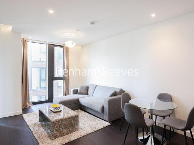 Damac Tower, Vauxhall SW8 1 bed apartment to rent £3,500 pcm £808 pw