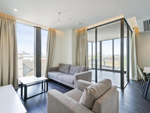 Damac Tower, Nine Elms, London, SW8 2 bed apartment to rent £4,697 pcm £1,084 pw
