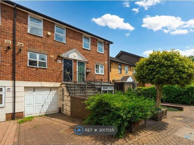 Damask Crescent, London E16, 2 bed terraced house to rent, £2,250 pcm | PrimeLocation