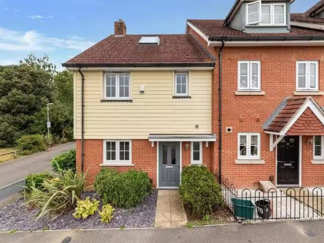 Dame Kelly Holmes Way, Tonbridge 3 bed house to rent £2,000.
