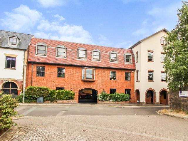 Dammas Lane, Dammas House Dammas Lane SN1, 2 bed flat to rent, £900 pcm | PrimeLocation