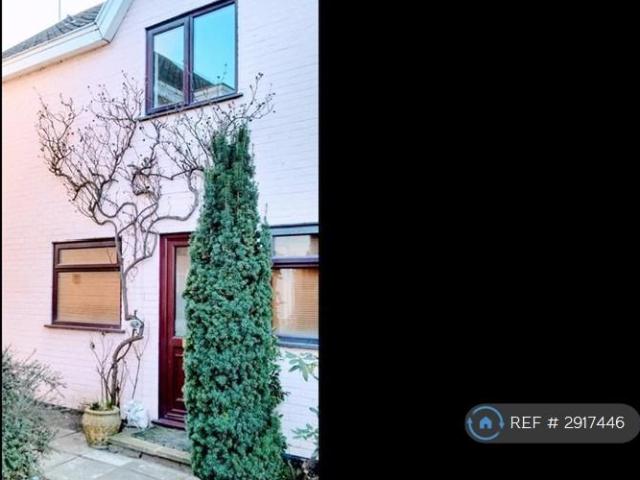 Damocles Court, Norwich, NR2 3 bed semi detached house to rent £1,695 pcm £391 pw