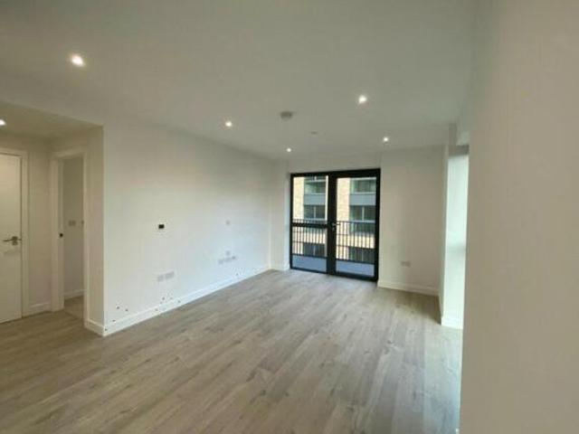 Damsel Grove, London, 1 Bedroom Apartment