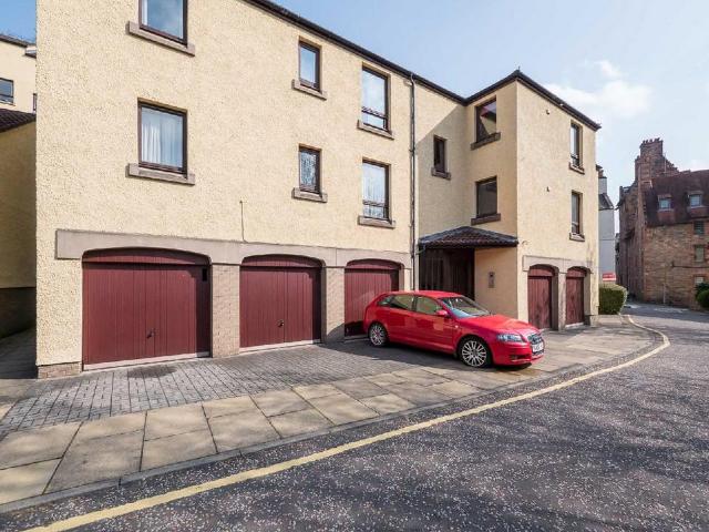Damside, Edinburgh, EH4 2 bed flat to rent £1,480 pcm £342 pw