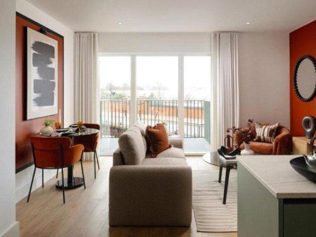 Danvers Avenue, Munstead Apartment. 2 bed apartment to rent £3,400 pcm £785 pw