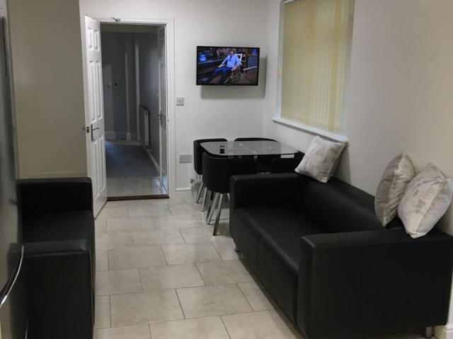 Danygraig Road, Port Tennant, Swansea 5 bed house to rent £2,145 pcm £495 pw