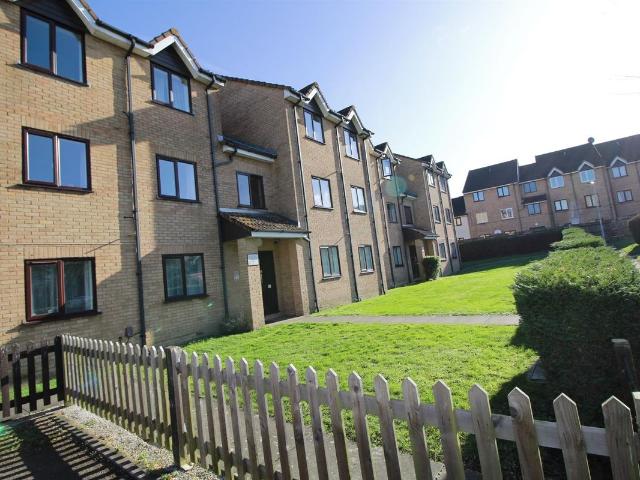 Danziger Way, Borehamwood WD6, 1 bed flat to rent, £1,250 pcm | PrimeLocation