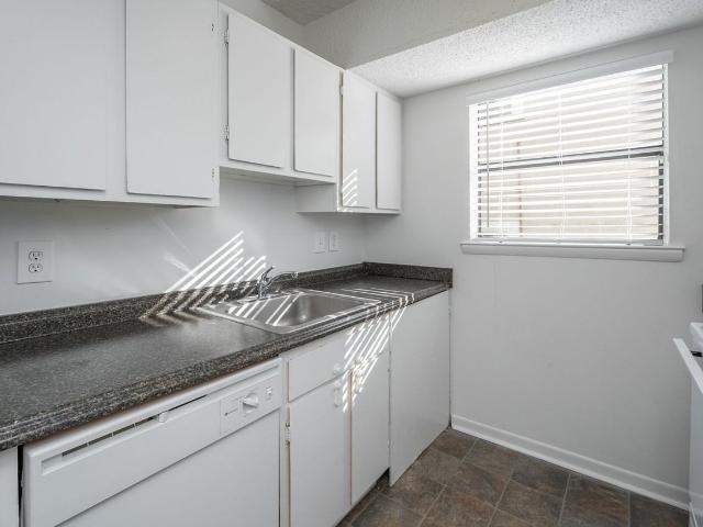 Dana Apartments 1 Bedroom Apartment for Rent at 1721 11th Pl S, Birmingham, AL 35205 Five Points South