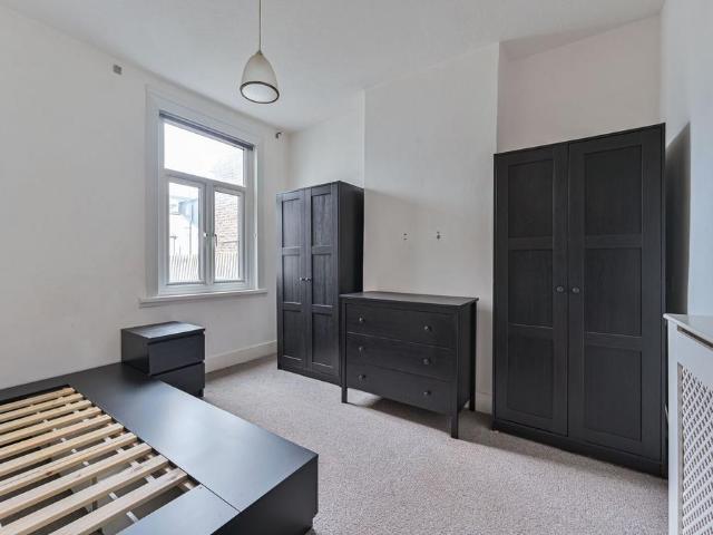 Danbrook Road, Streatham Common. 1 bed maisonette to rent £1,700 pcm £392 pw