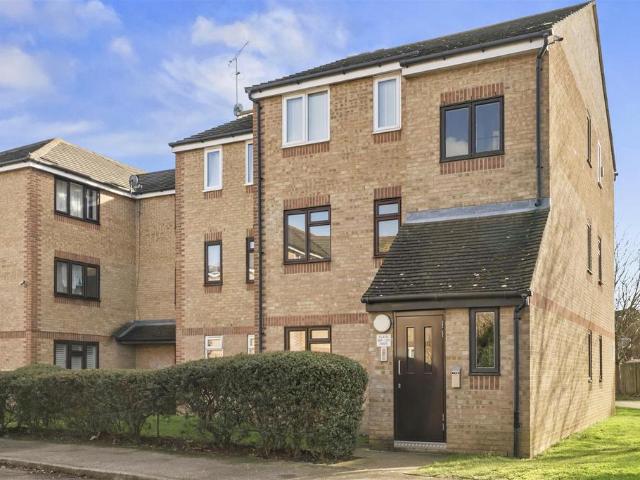 Danbury Crescent, South Ockendon 1 bed flat to rent £1,150 pcm £265 pw