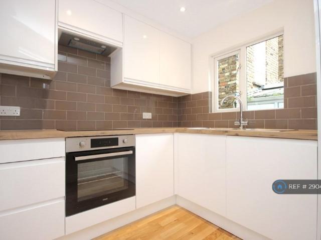 Danbury Street, London, N1 Studio to rent £1,560 pcm £360 pw
