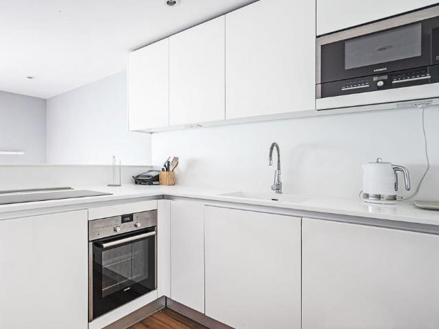 Dance Square, Clerkenwell, London, EC1V 2 bed flat to rent £3,684 pcm £850 pw