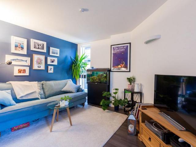 Dance Square, Islington, London, EC1V 1 bed flat to rent £2,701 pcm £623 pw