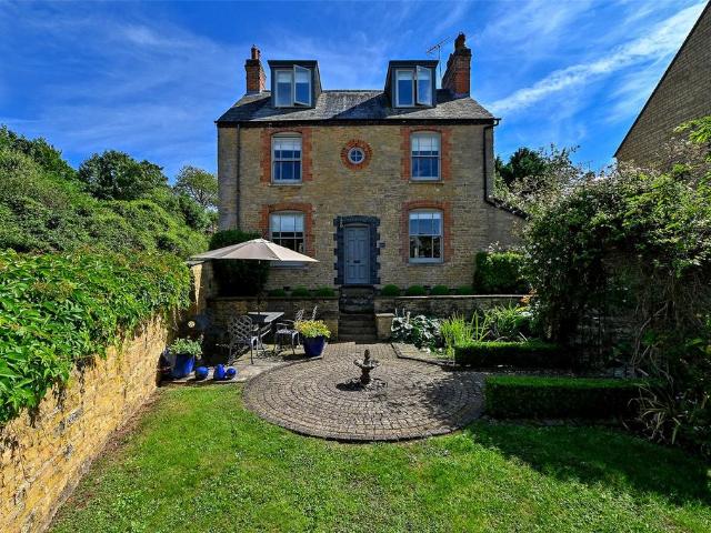 Dancers Hill, Charlbury, Chipping. 5 bed detached house to rent £3,625 pcm £837 pw
