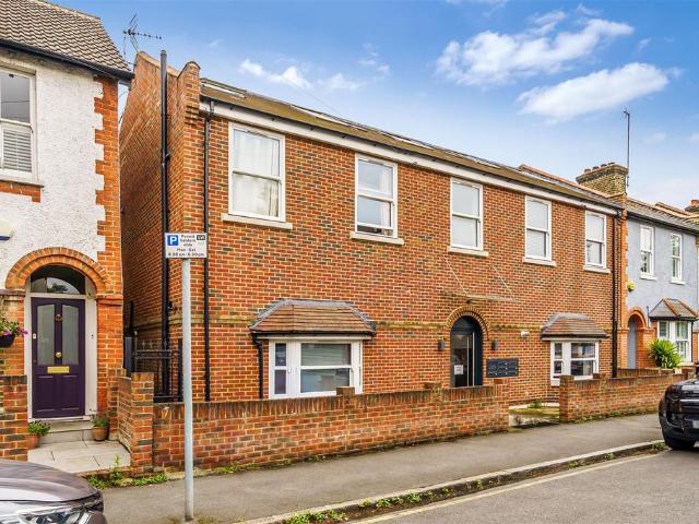 Dane Road, Colliers Wood SW19 1 bed flat to rent £1,600 pcm £369 pw