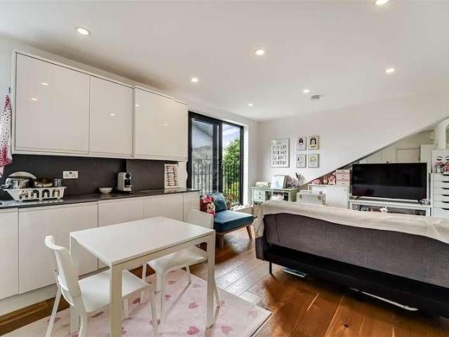 Dane Road, Colliers Wood, SW19