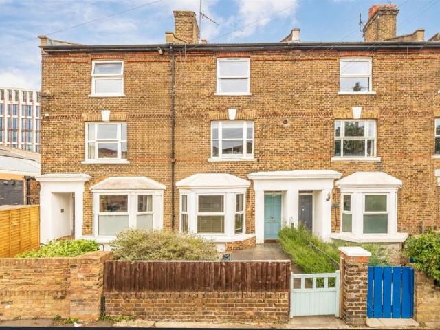 Dane Road, London W13 1 bed flat to rent £1,750 pcm £404 pw